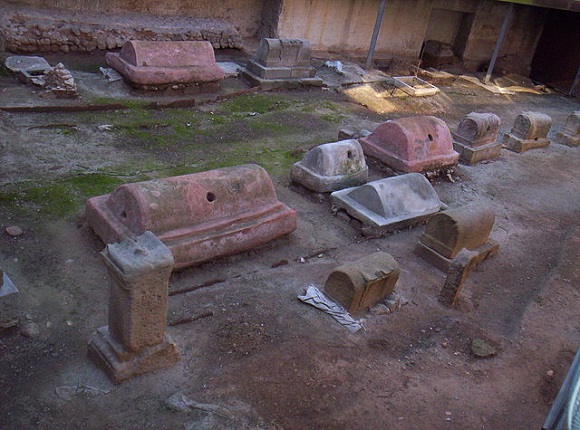 Necrópolis romana de la Villa de Madrid, Barcelona, un tanto para la ...